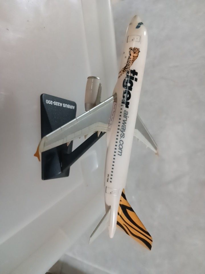 Tiger Airways Airbus A320-200 Airplane Model, Hobbies & Toys, Toys ...