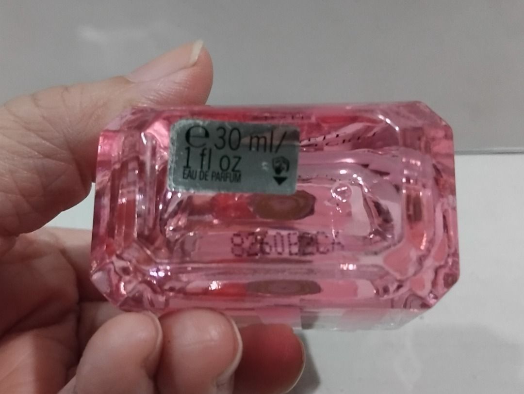 Victoria's Secret Bombshell Eau De Parfum 30ml / 1 fl. oz. - 80% full, Beauty & Personal Care ...