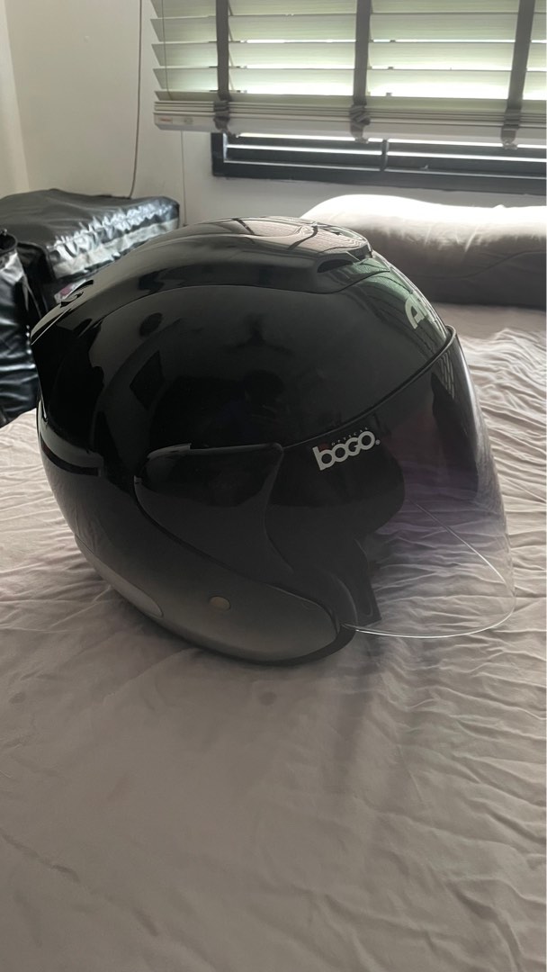Arc Ritz 2 tone helmet, Motorcycles, Motorcycle Apparel on Carousell