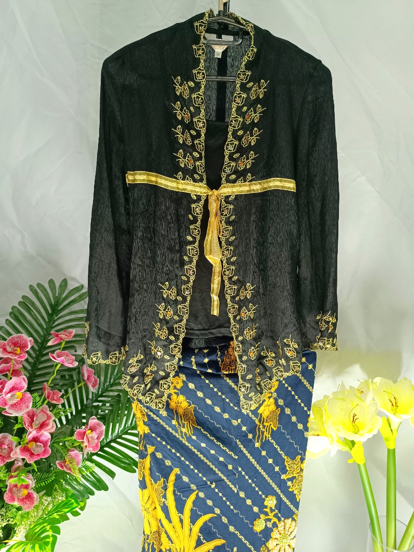 BAJU KEBAYA ALA JAWA BERLABUCI DI KAIN BATIK, Women's Fashion, Muslimah ...