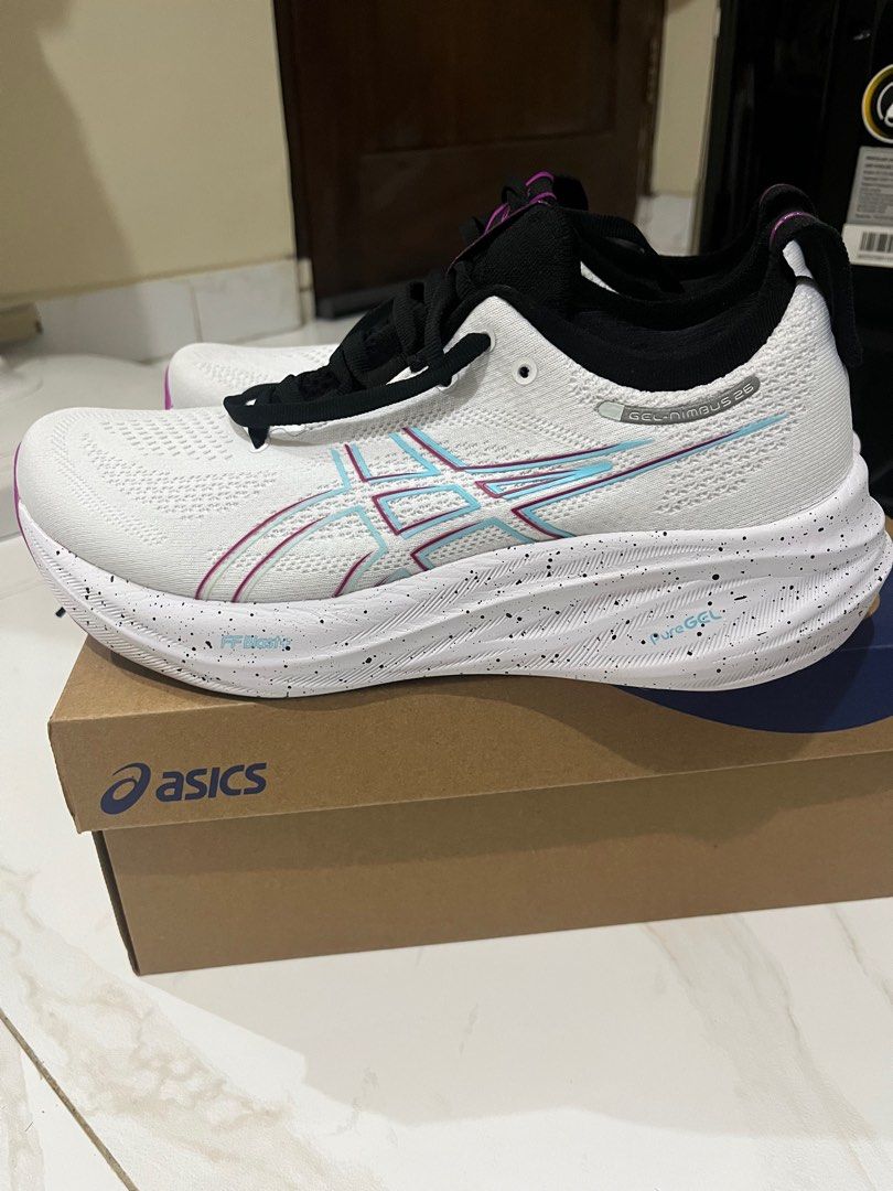 BNIB Asics Gel-Nimbus 26 sepatu running, Olah Raga, Baju Olahraga di ...