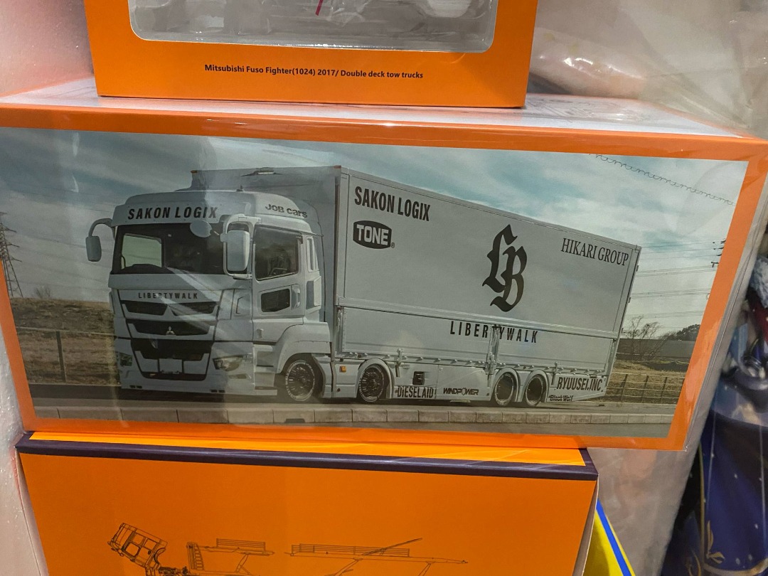 GCD 1:64 Liberty Walk LB-Trucks Mitsubishi Fuso Super Great Transporter ...