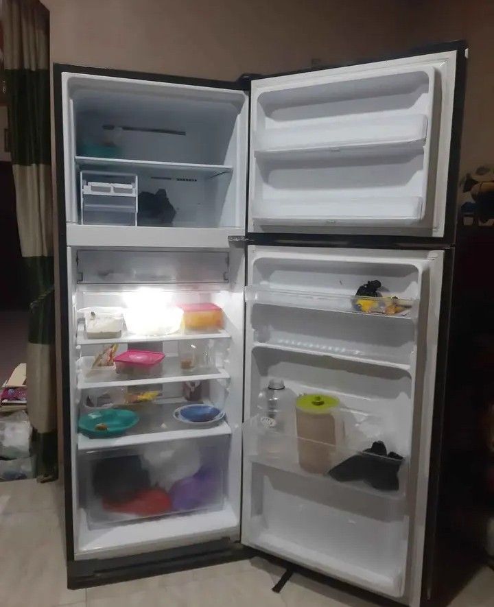 Kulkas Sharp inverter 2 pintu, Kitchen & Appliances di Carousell