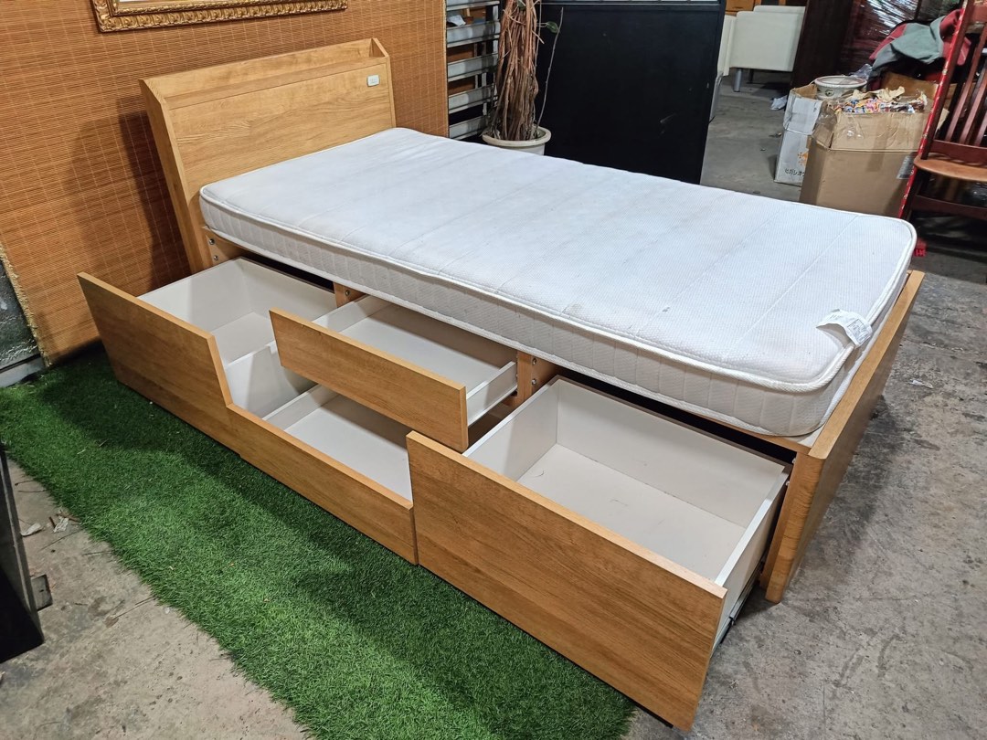 NITORI Modern Bedset with Storage Drawers, Furniture & Home Living ...