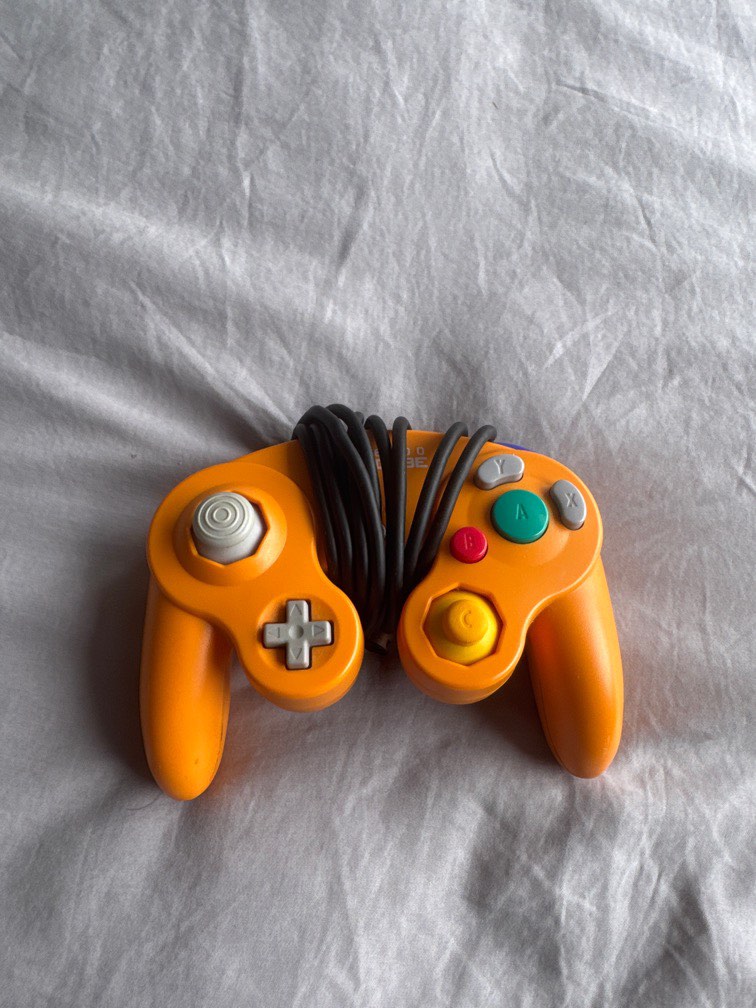 Orange Gamecube controller, Video Gaming, Gaming Accessories ...