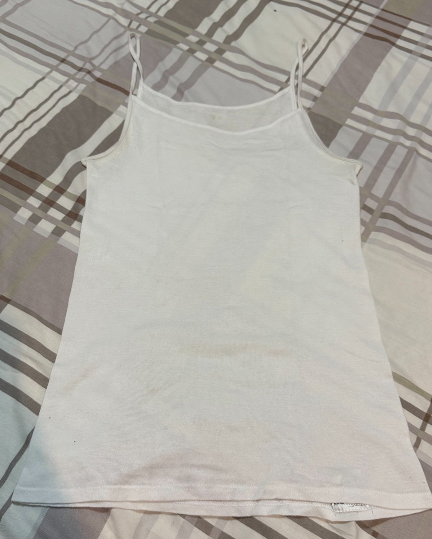 Tanktop Putih Polos, Fesyen Wanita, Pakaian Wanita, Atasan di Carousell