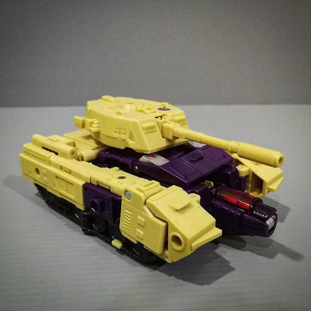 Transformers Legacy: Blitzwing (Leader Class)(BIB), Hobbies & Toys ...