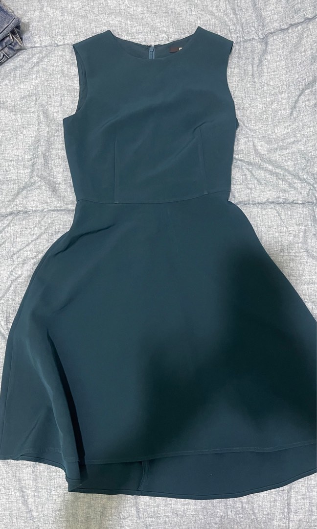 Uniqlo Dress Tosca, Fesyen Wanita, Muslim Fashion, Gaun di Carousell