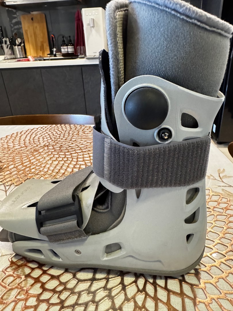 Aircast Airselect Short walker, Health & Nutrition, Assistive ...