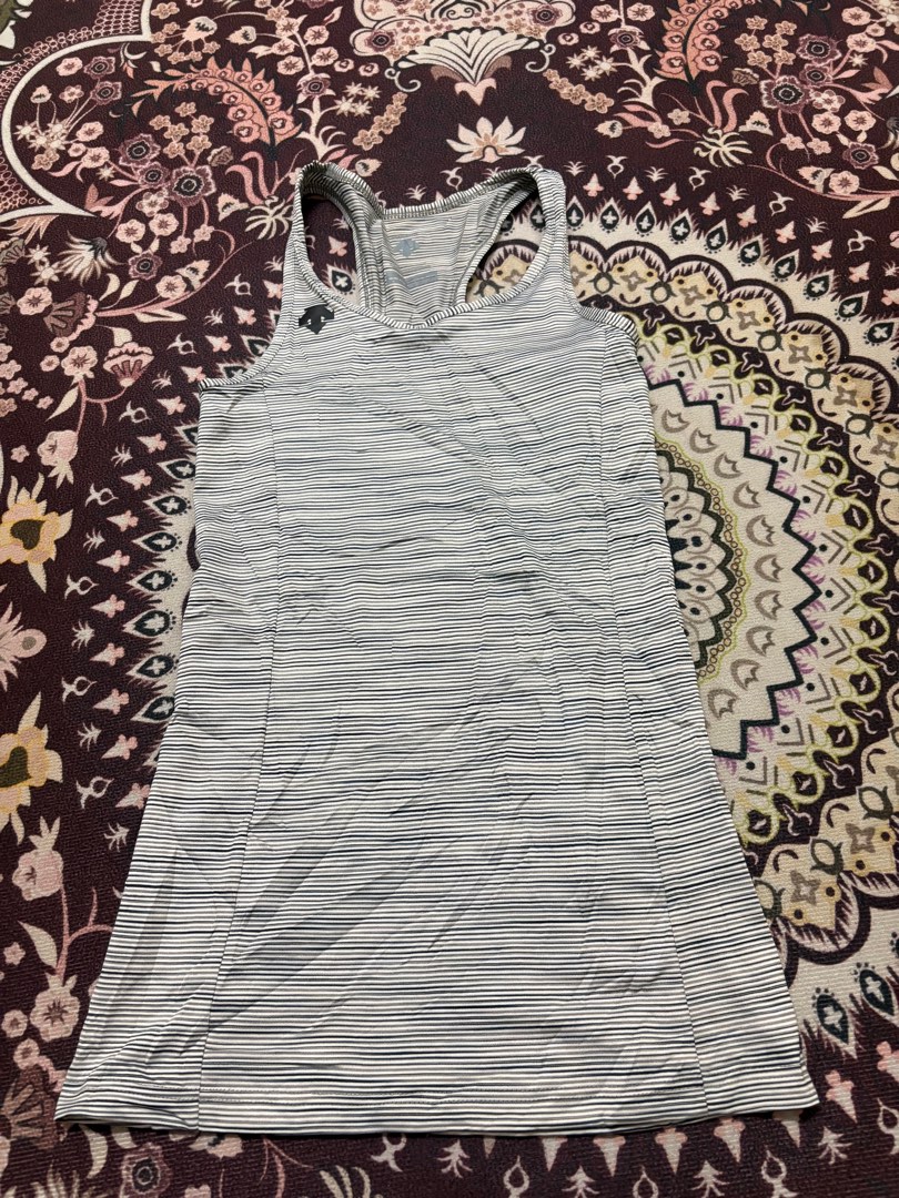 Descente, Women's Fashion, Activewear on Carousell