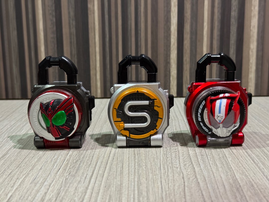 Kamen Rider Gaim BANDAI lockseed one set all DX, Hobbies & Toys, Toys ...