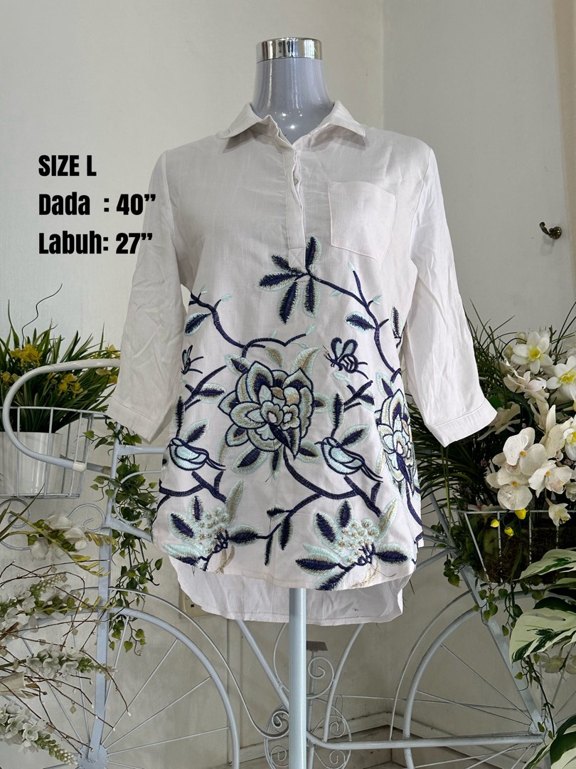 L - Blouse putih sulam, Women's Fashion, Tops, Blouses on Carousell