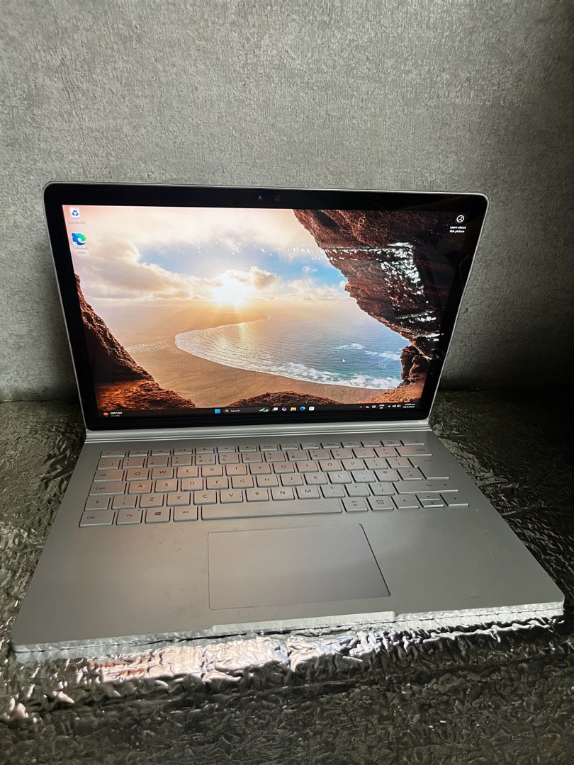 Microsoft Surface Book / i7-6th gen / 8GB RAM / 256GB SSD / 13 inch ...