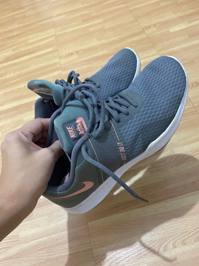 Nike Women us7.5, Women's Fashion, Footwear, Sneakers on Carousell