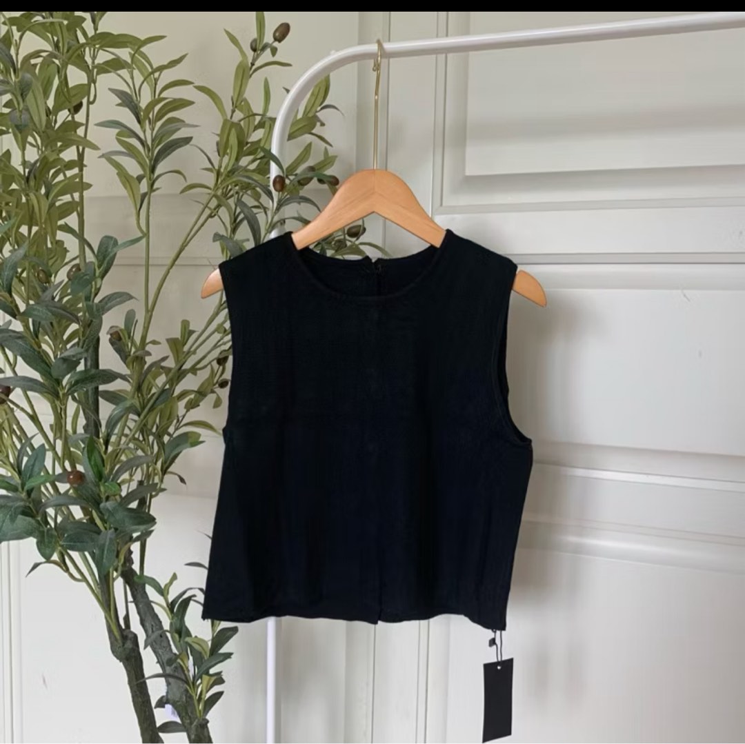 ONE K LABEL BACK BUTTON TOP, Women's Fashion, Tops, Sleeveless on Carousell