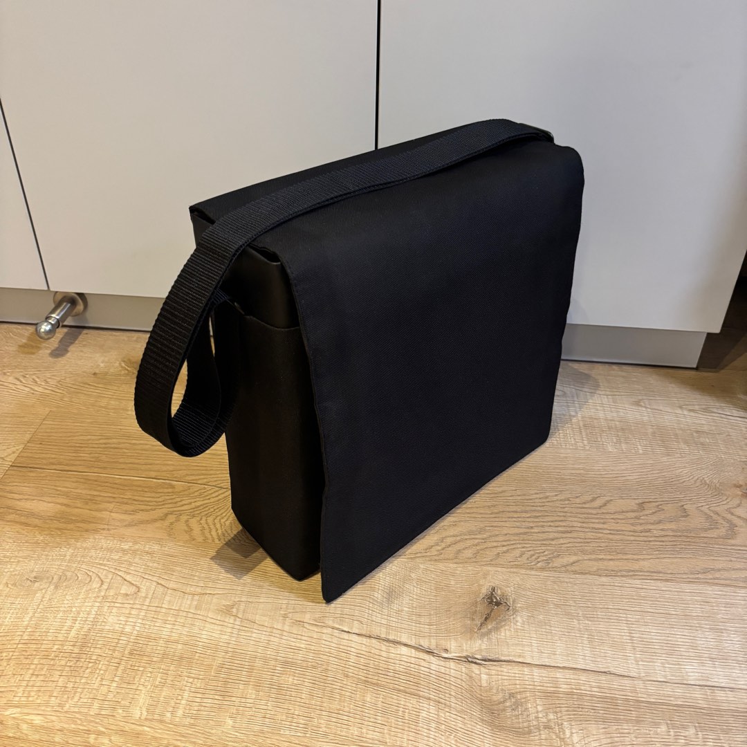 Padded equipment bag squarish projector electronic music instrument ...