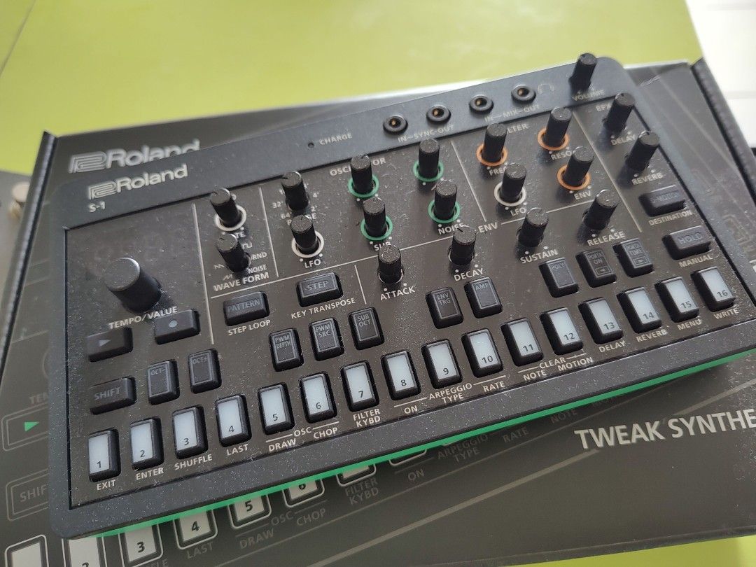 Roland Aira S-1 Tweak Synth, Hobbies & Toys, Music & Media, Musical Instruments on Carousell