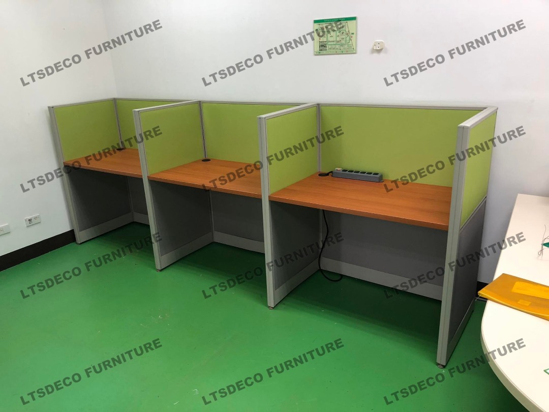 THREE SEATER OFFICE CUBICLE PARTITION | OFFICE FURNITURES ...