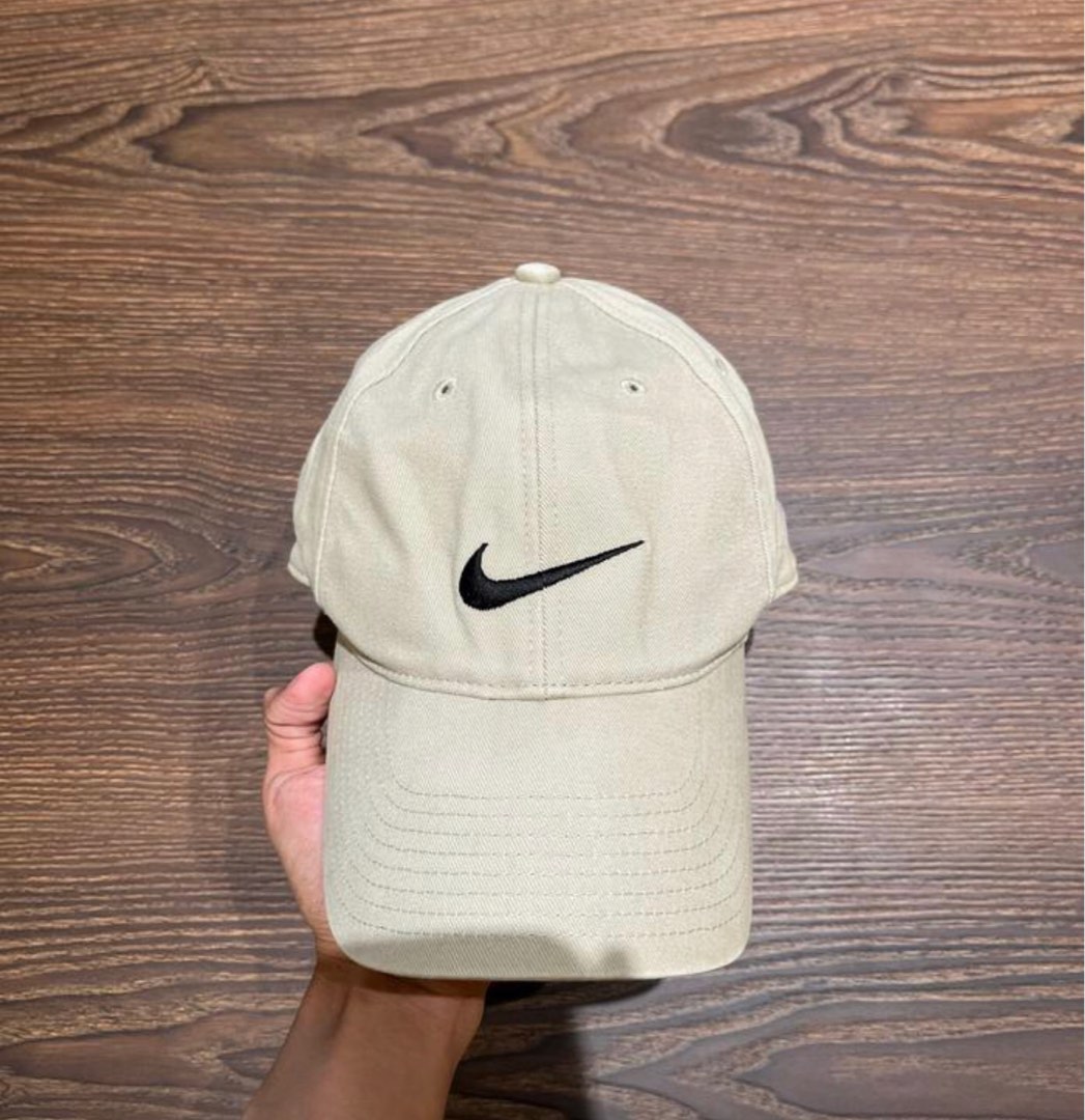 Topi Caps Nike Just Do It, Fesyen Pria, Aksesoris, Topi di Carousell