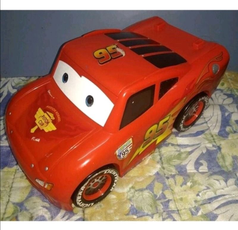 (9" x 4" x 5") Takaratomy Tomica Disney Cars Transformable McQueen ...