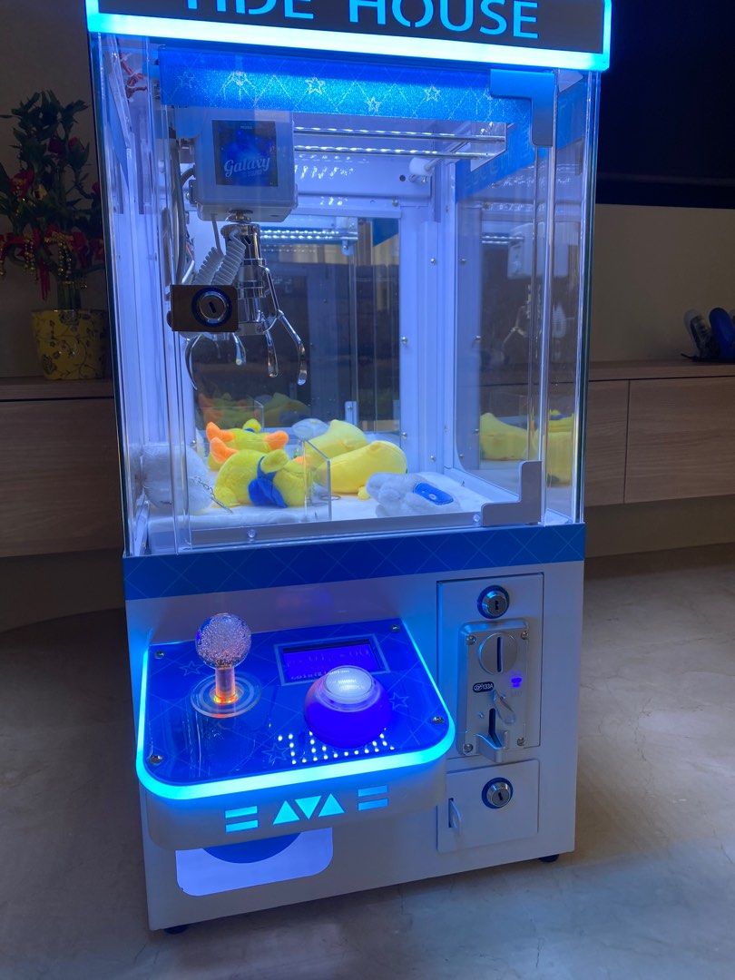 Claw machine (brand new), Hobbies & Toys, Toys & Games on Carousell