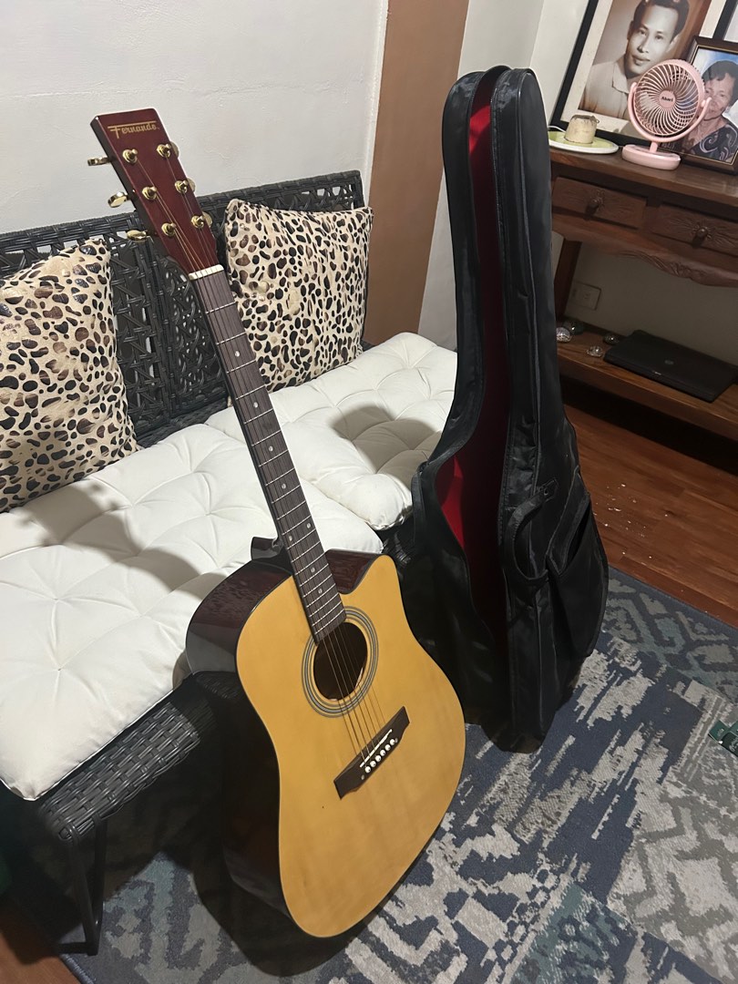 Fernando Acoustic Guitar with Digital Tuner, Hobbies & Toys, Music ...