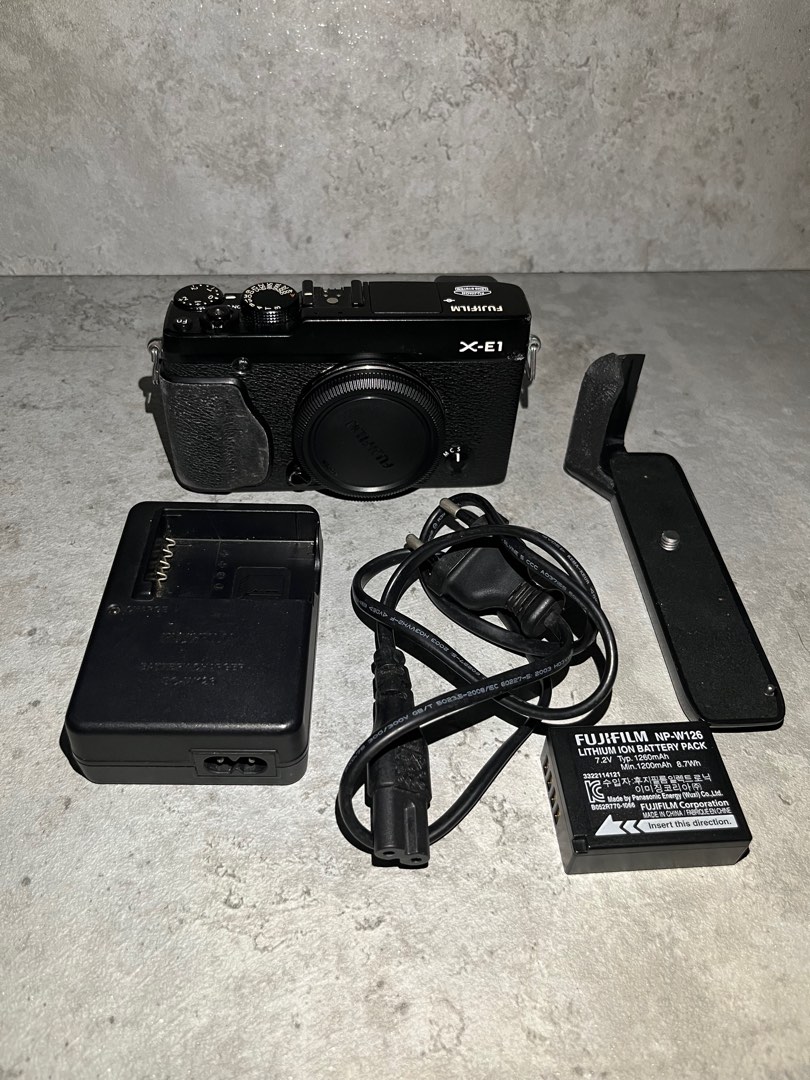 Fujifilm XE1 camera set (XE-1, X-E1), Photography, Cameras on Carousell