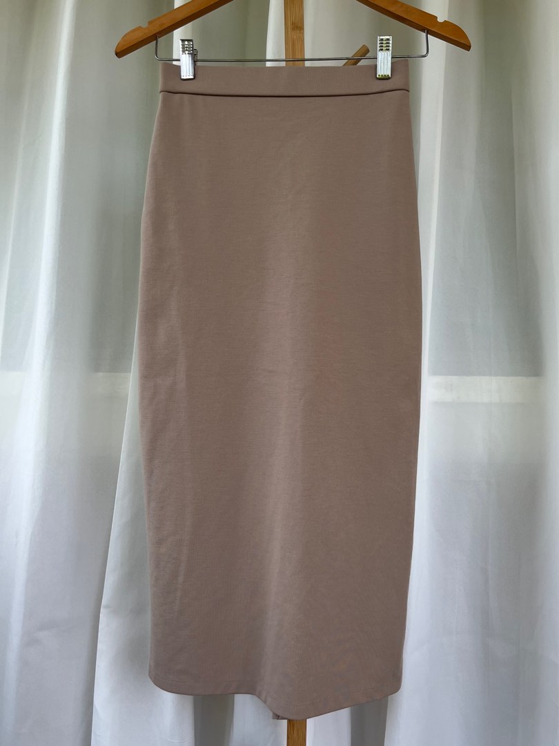 Gu by Uniqlo Narrow Skirt, Women's Fashion, Bottoms, Skirts on Carousell