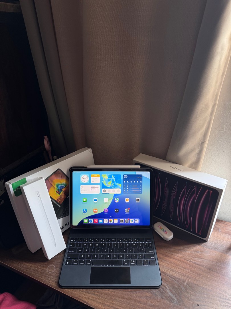 ipad pro gen 4 M2 256gb wifi only + apple pencil gen 2 dan keyboard ...