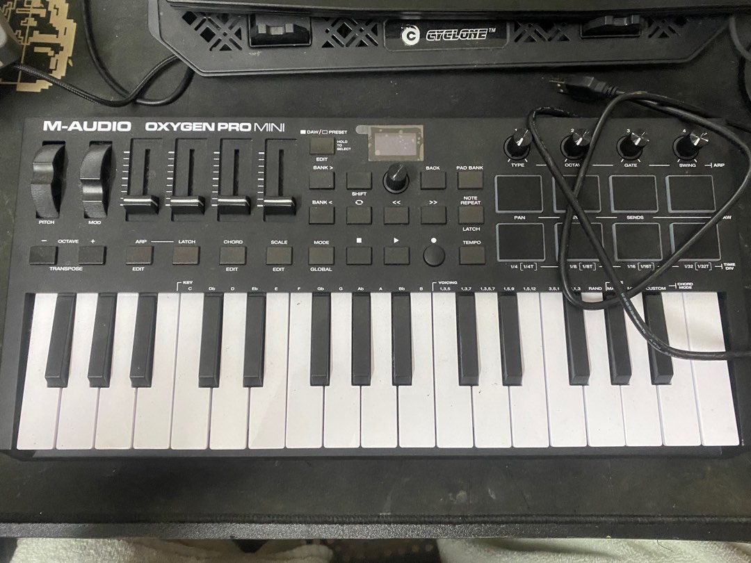 M-Audio Oxygen Pro Mini 32-Mini-Key MIDI Controller Keyboard, Hobbies ...