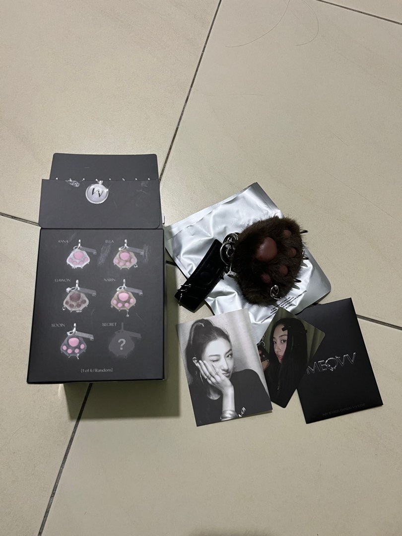 MEOVV Jelly Paw Gawon, Hobbies & Toys, Collectibles & Memorabilia, K ...