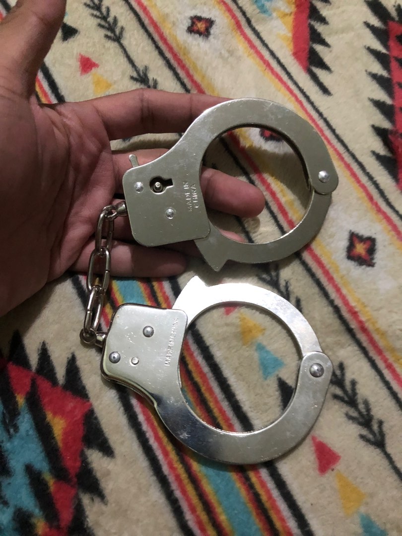 Metal police cuffs with quick release missing keys, Hobbies & Toys ...