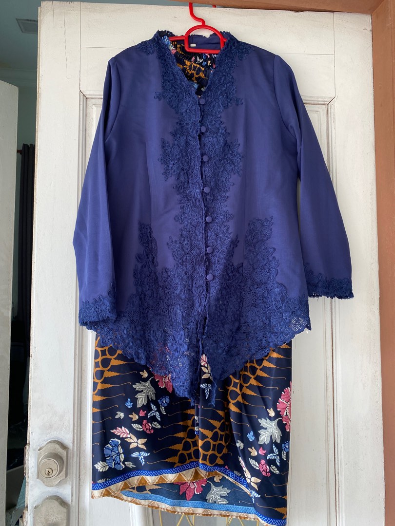 MUAZ Kebaya, Women's Fashion, Muslimah Fashion, Baju Kurung & sets on ...