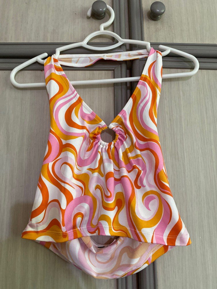 Retro bare back pink top on Carousell