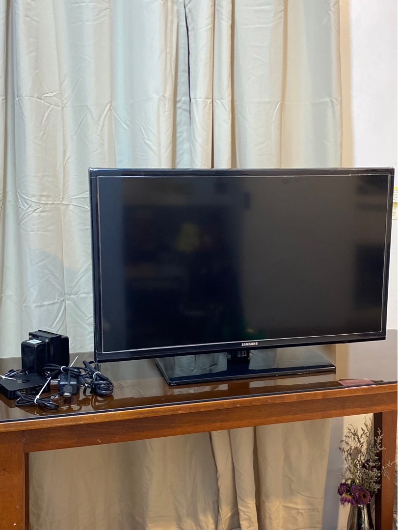 Samsung LED TV (with remote, tv box, transformer, complete cord), TV & Home Appliances, TV ...
