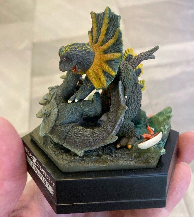 Bandai 2006 Ultraman Kaiju Jirass & Gomess Fight Diorama, Hobbies ...