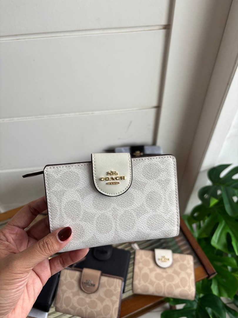 Coach Medium Corner Zip Wallet, Women's Fashion, Bags & Wallets ...