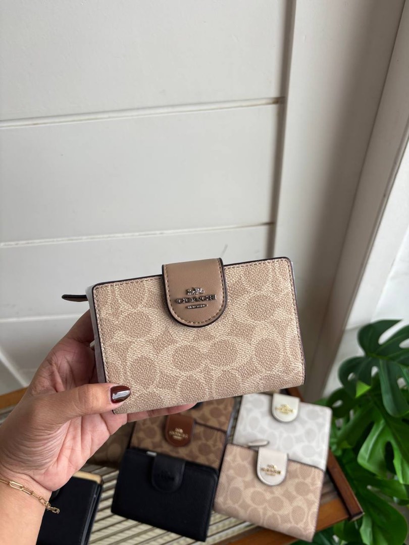 Coach Medium Corner Zip Wallet, Women's Fashion, Bags & Wallets ...