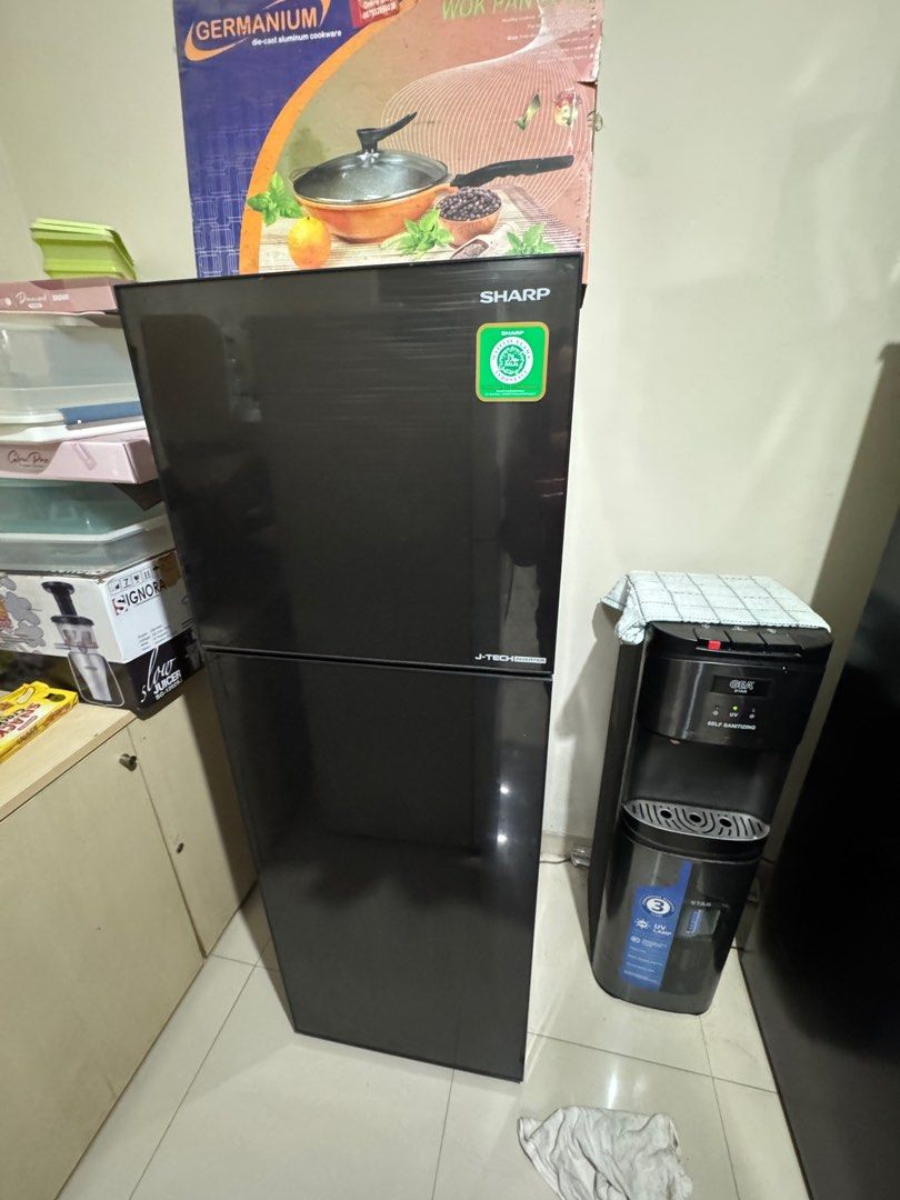 Dijual kulkas sharp 2 pintu tipe SJ 326 XI, Perabotan Rumah di Carousell