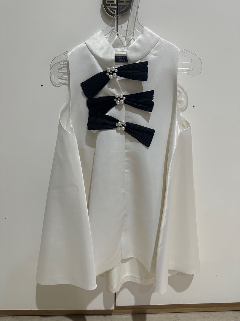 DUMA x YEFTA GUNAWAN, Fesyen Wanita, Pakaian Wanita, Atasan di Carousell