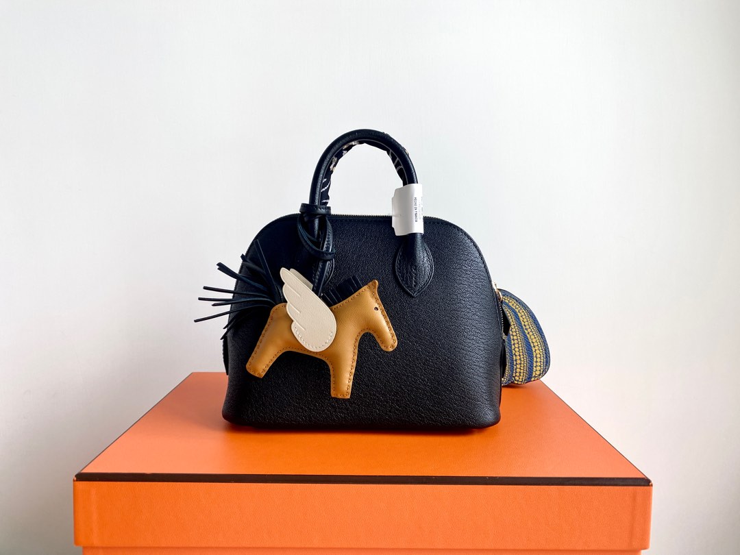 Hermes Bolide 1923 Mini Noir ghw W stamp 2025, 名牌, 手袋及銀包 - Carousell