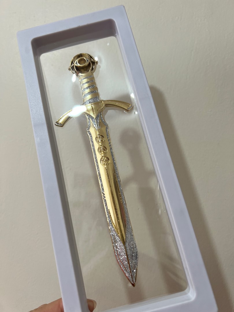 Illumicrate Damaris Sword Throne of Glass, Hobbies & Toys, Memorabilia ...