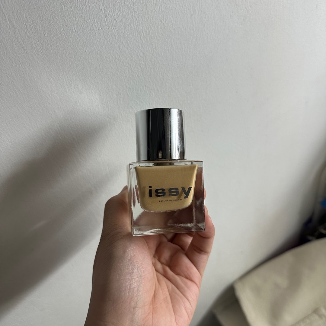 ISSY ACTIVE FOUNDATION (SHADE: YL2.5), Beauty & Personal Care, Face ...