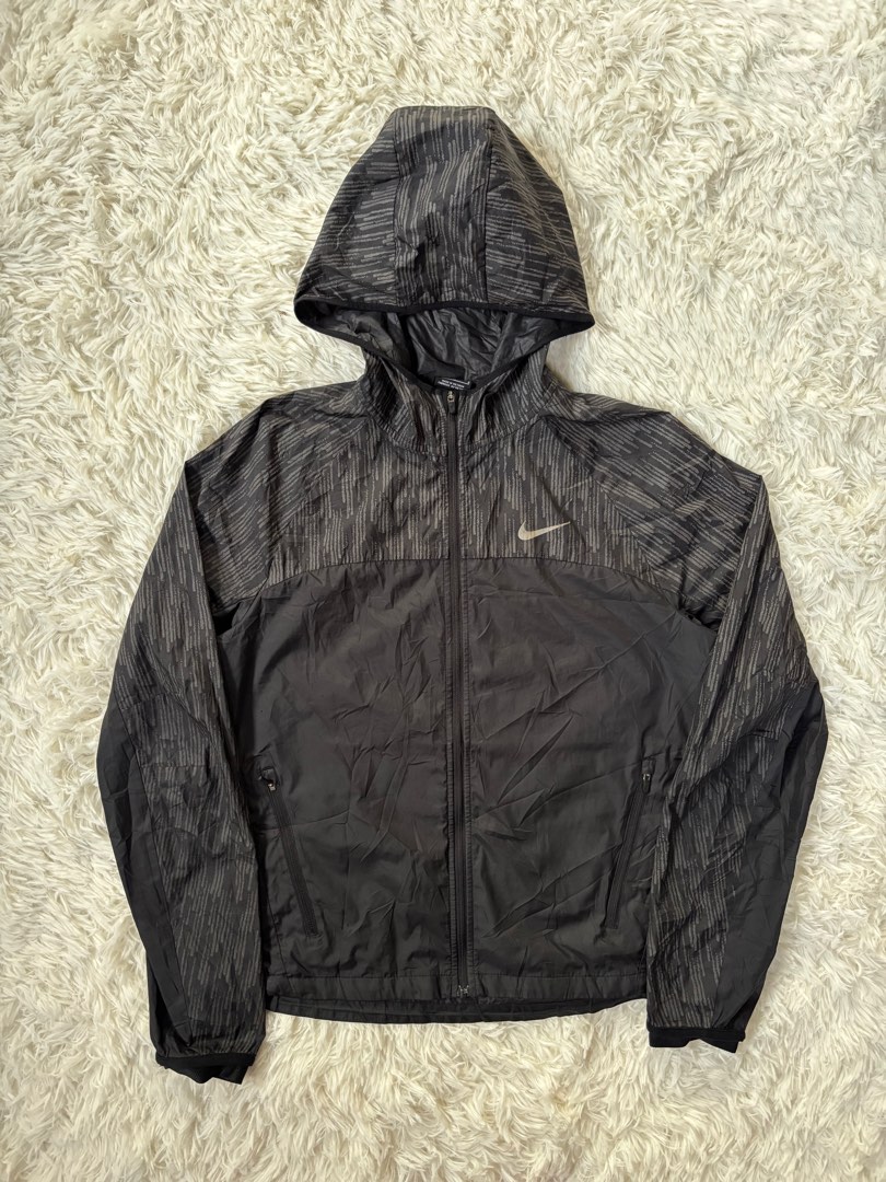 Nike Running Reflector Jacket, Women's Fashion, Activewear on Carousell