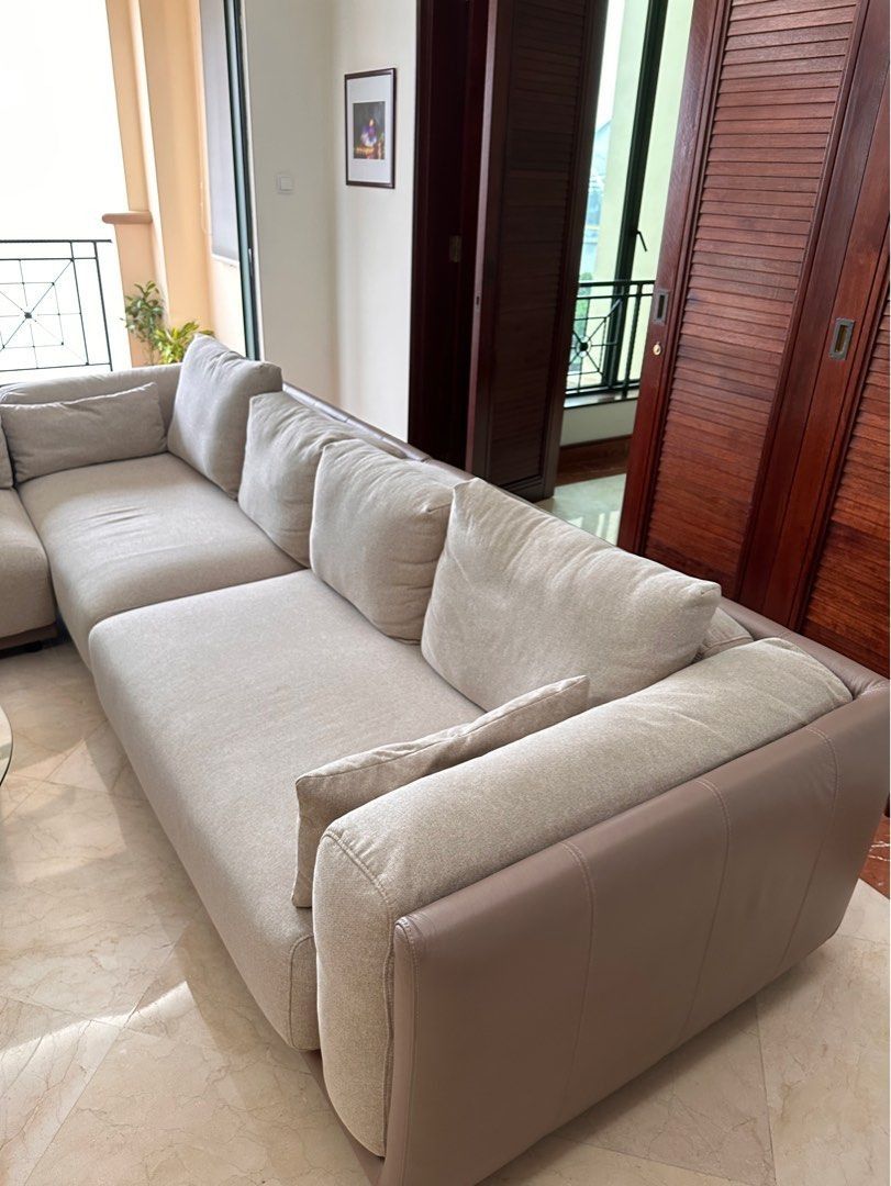 Sofa cellini big family living room, Perabotan Rumah di Carousell