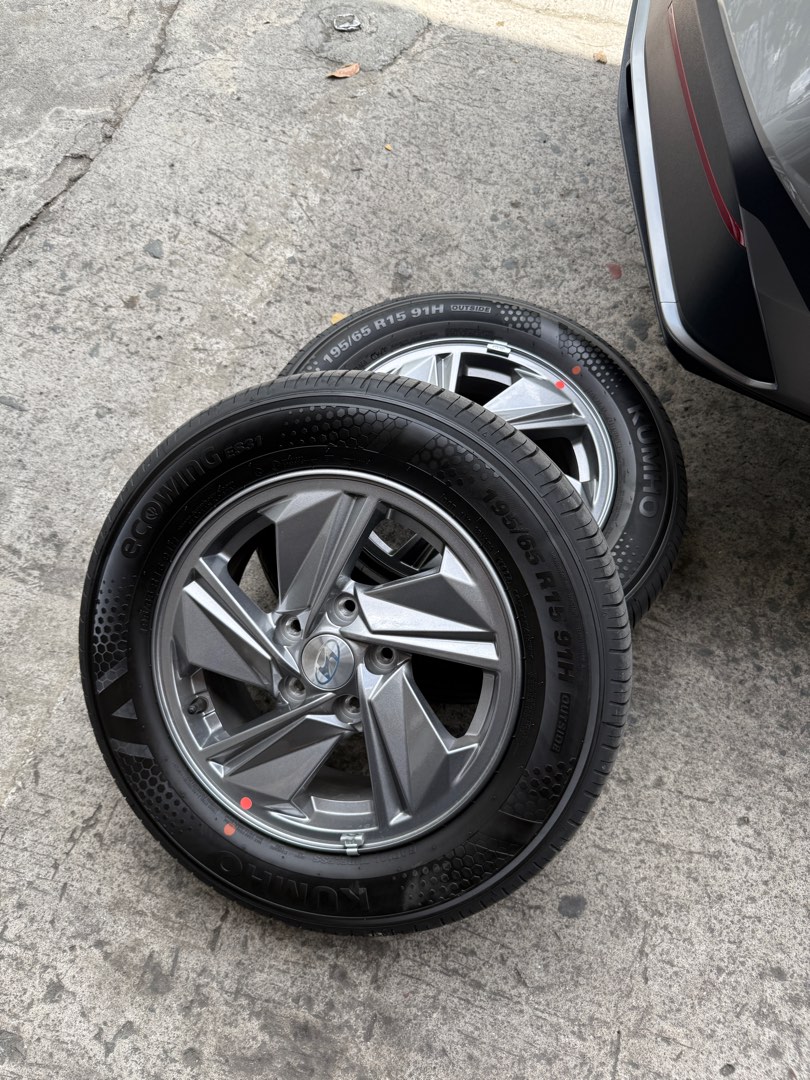 2025 Hyundai Elantra GL stock mag wheels with tires/15 inches/5 holes ...