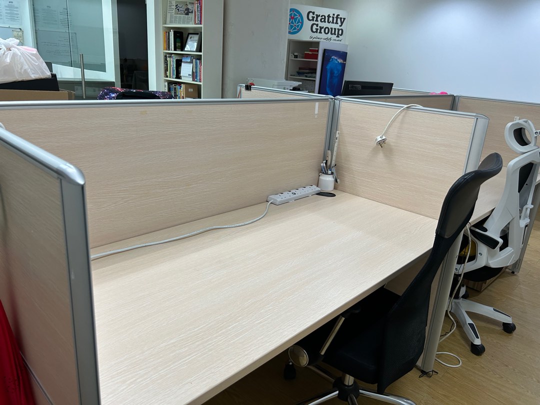 4-Pax Modular Workstation with Privacy Panels & Power Sockets on Carousell