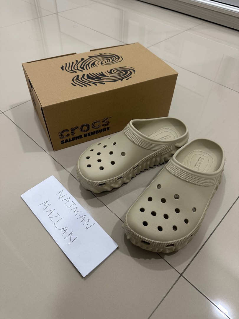 Crocs x Salehe Bembury Saru Clog (Ginger), Men's Fashion, Footwear, Flipflops and Slides on ...