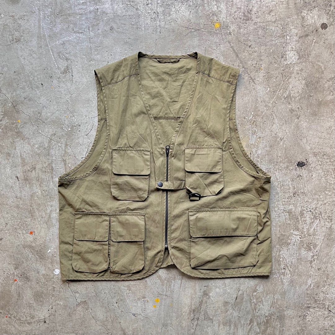 GU Cargo Vest, Men's Fashion, Tops & Sets, Vests on Carousell