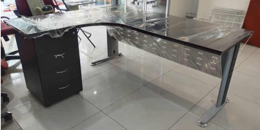 Meja Managing Director L Shape, Furniture & Home Living, Furniture ...